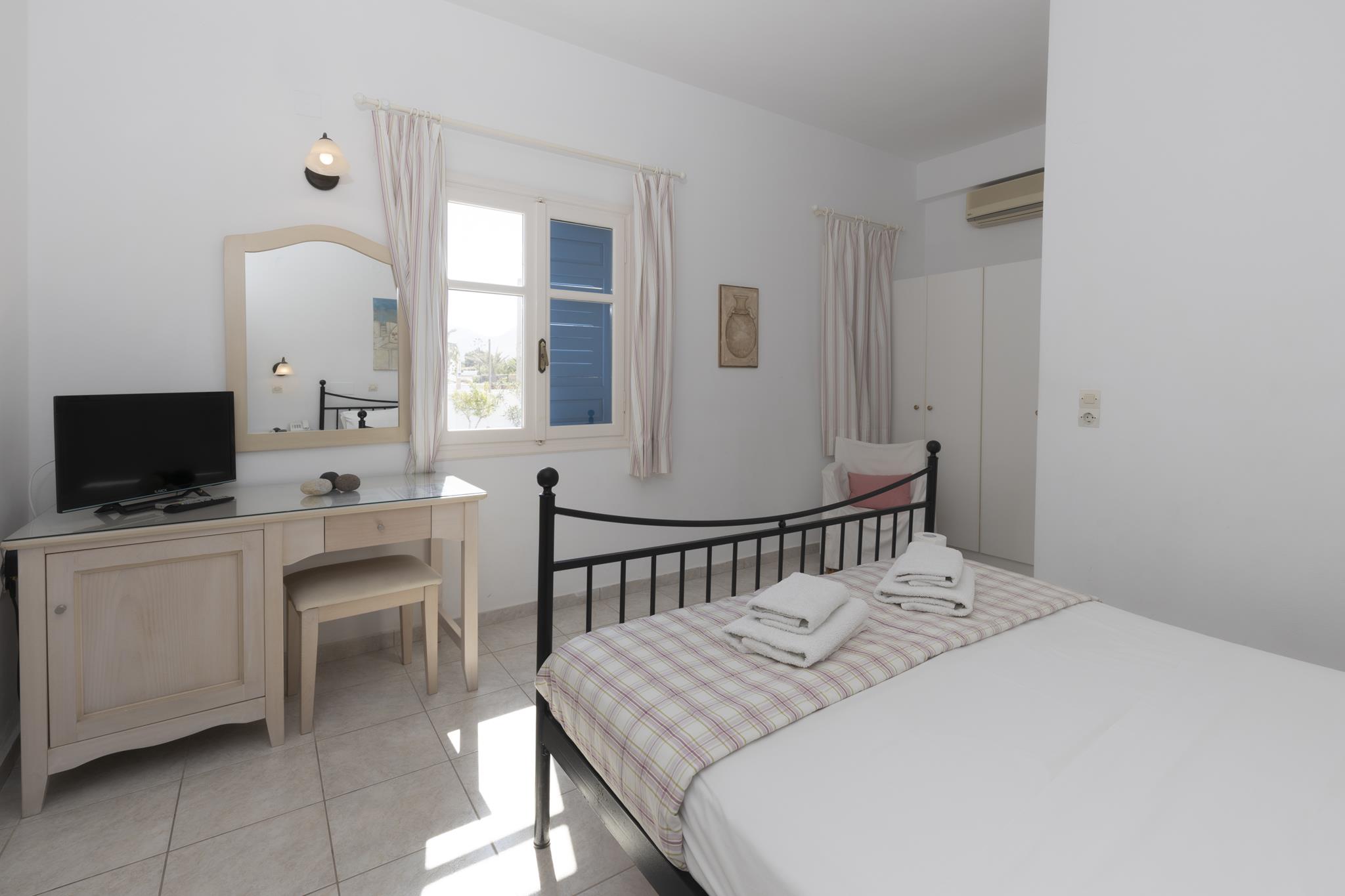 Rooms - Blue Bay Villas | Kamari Santorini